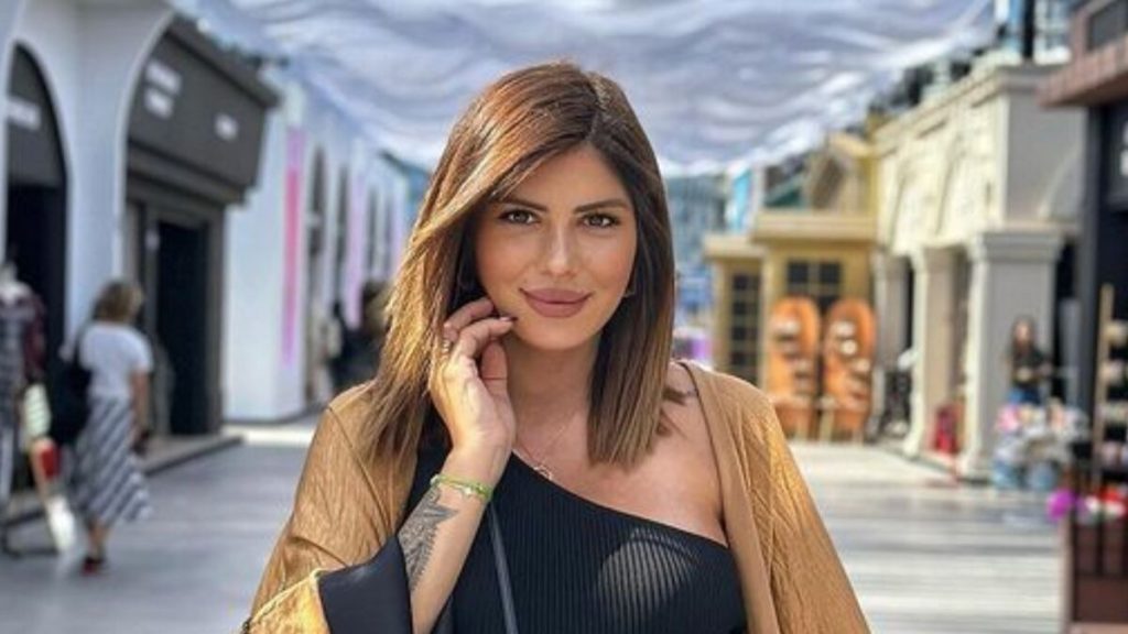 Sarah Lopez Taille - Médias Célèbres